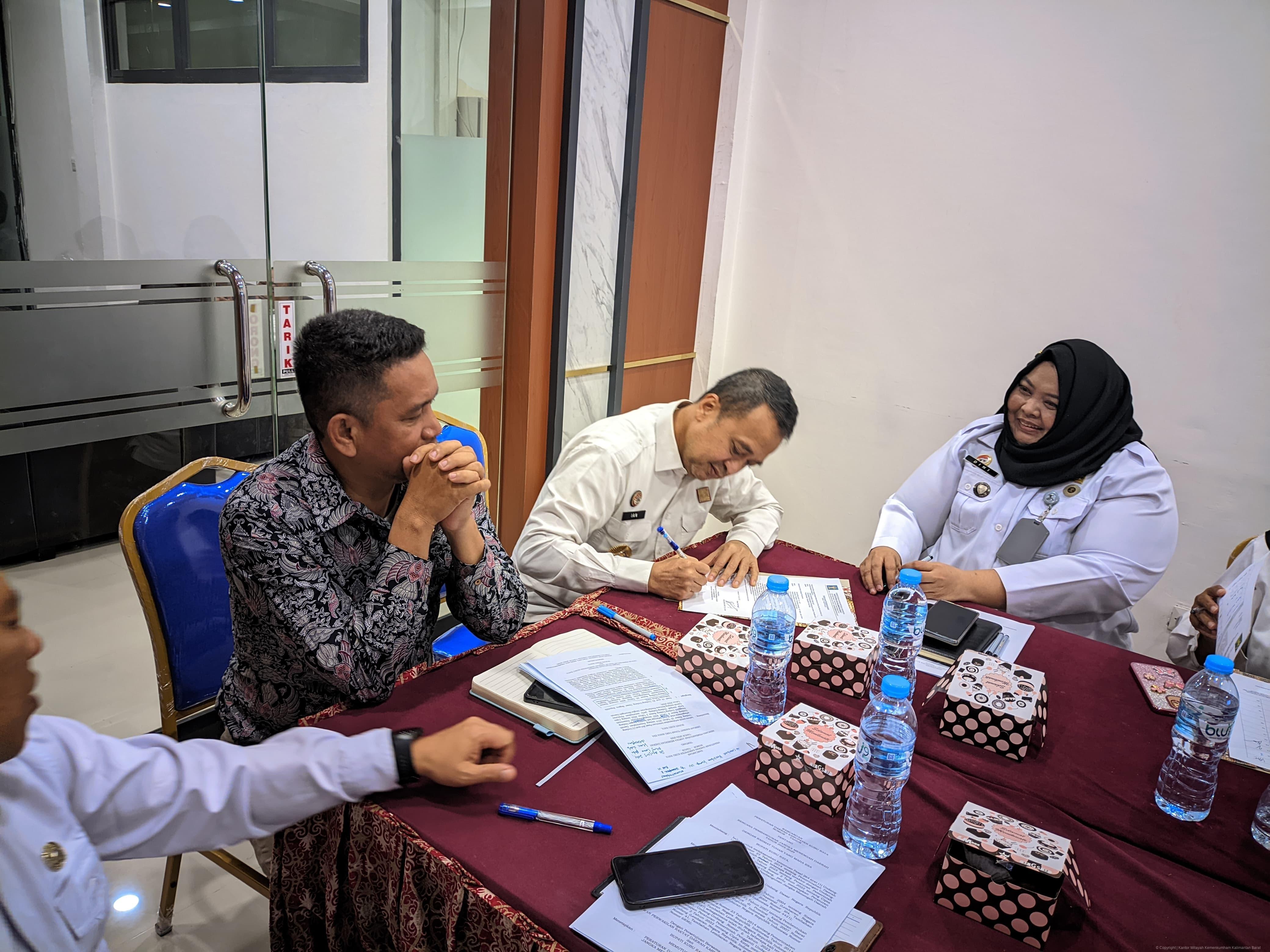 Rapat Harmonisasi Raperda RPJMD Kubu Raya 2025–2029: Sinergi Lintas Lembaga Wujudkan Produk ...